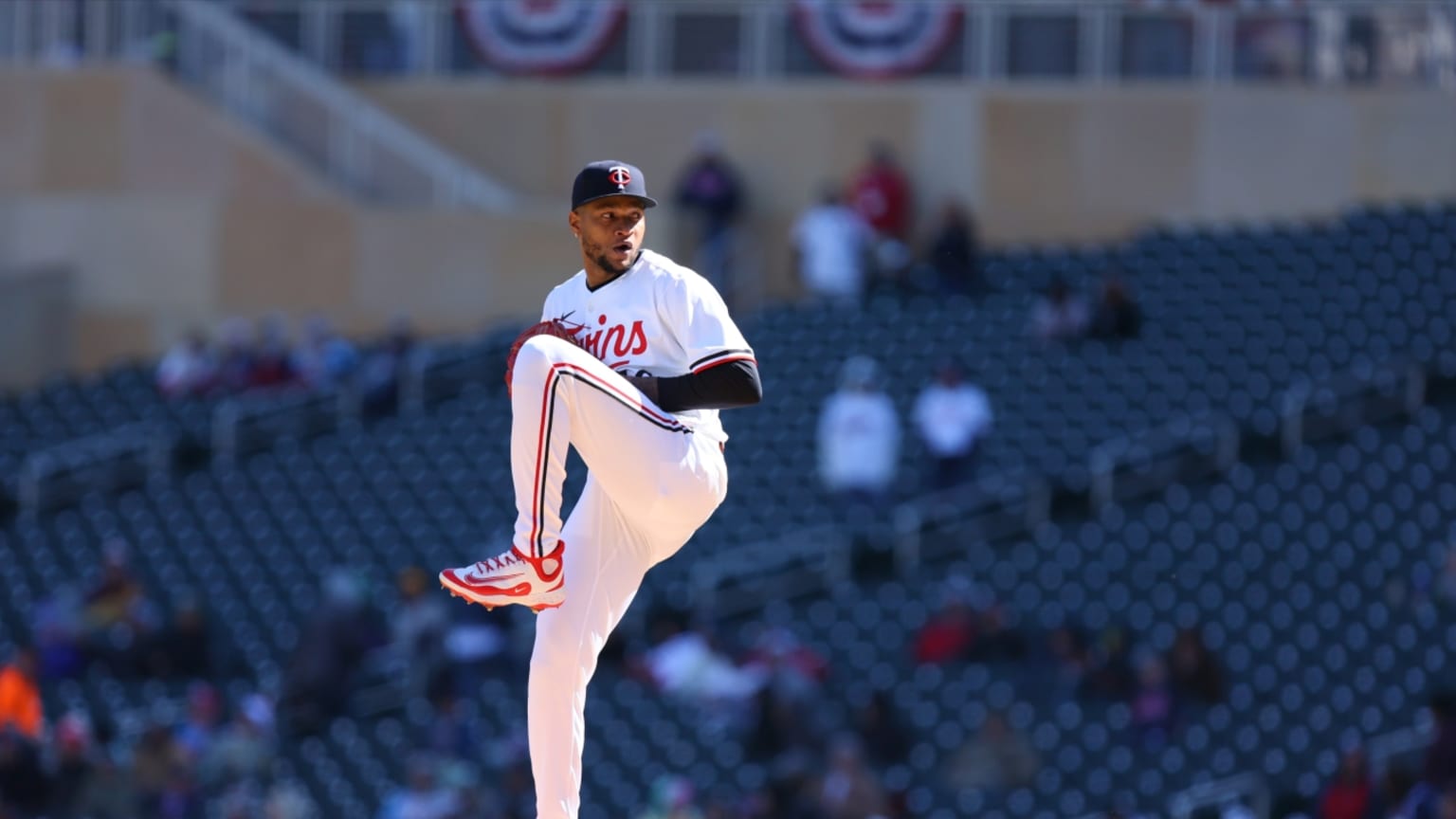 Jorge Alcala escapes a bases-loaded jam | 04/05/2025 | Minnesota Twins