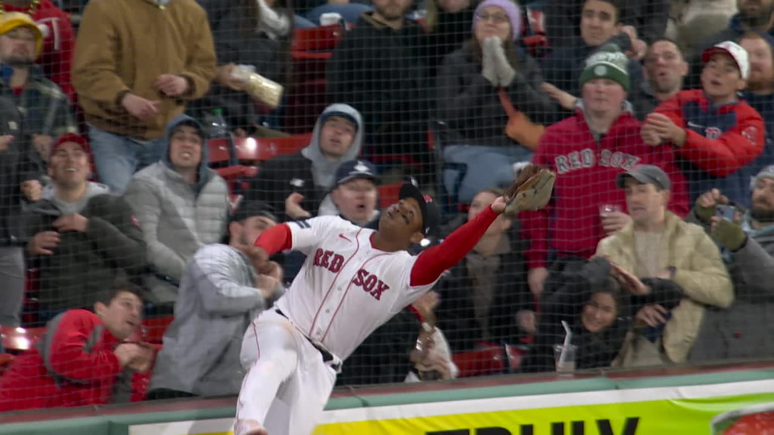 Devers makes a spectacular catch to end the inning | 04/03/2023 ...
