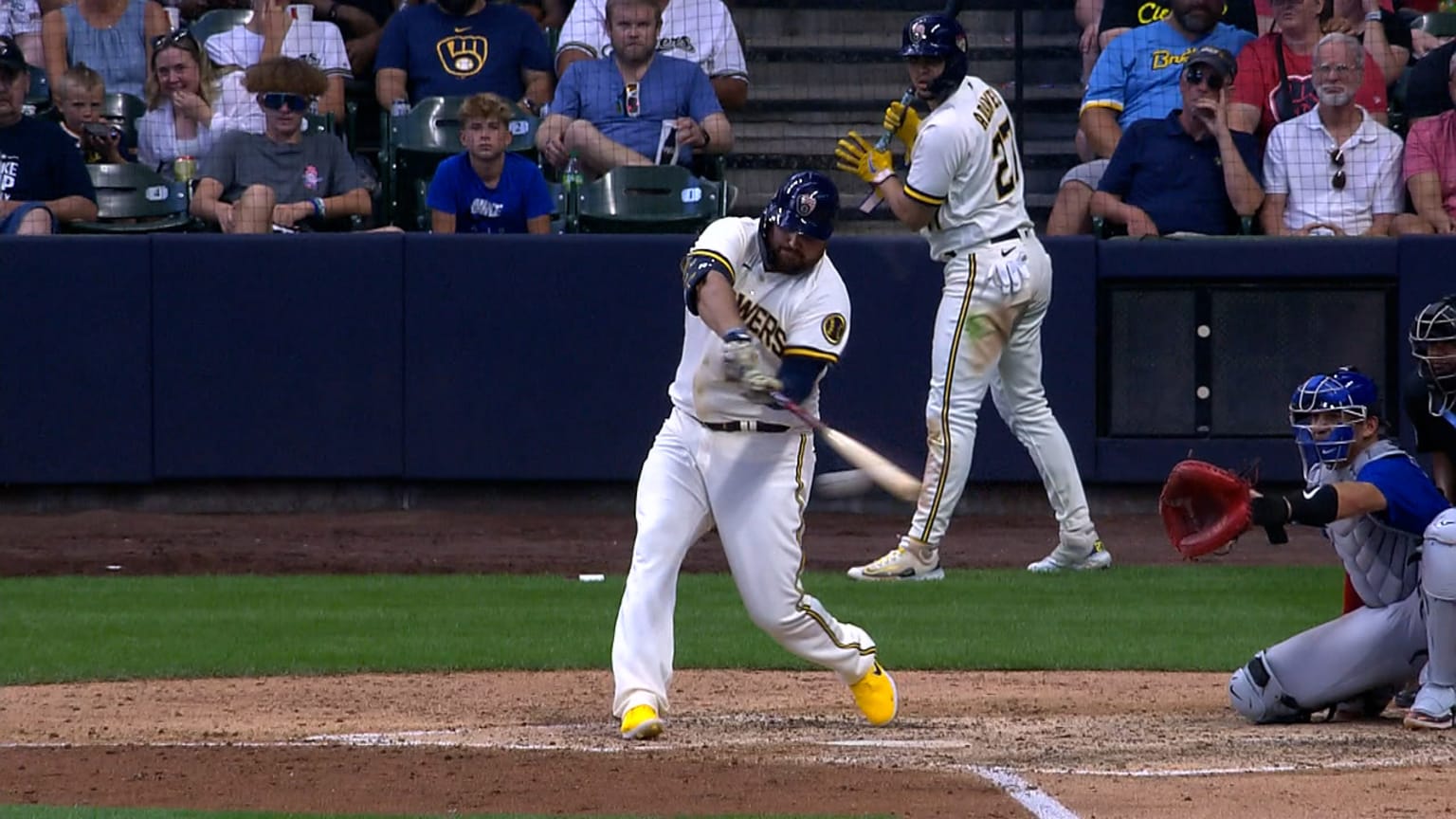 Rowdy Tellez bounces an RBI single to center field | 07/04/2023 ...