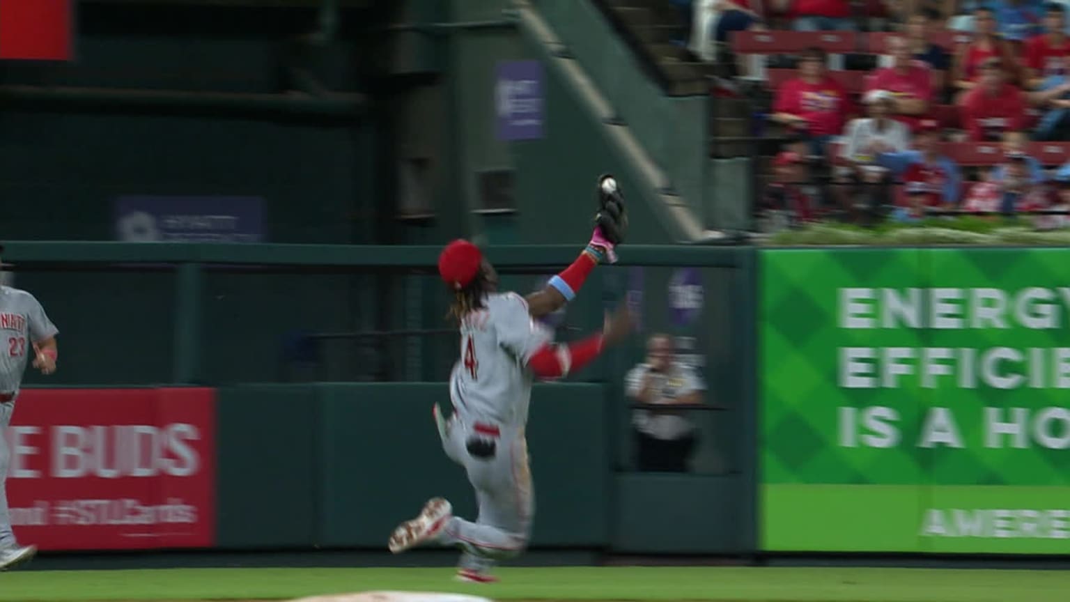 Elly De La Cruz makes an over-the-shoulder catch | 09/30/2023 ...