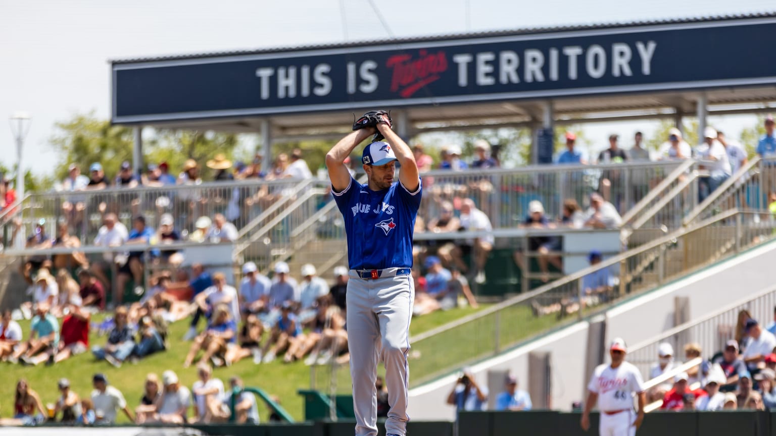 Max Scherzer's behind-the-back play | 03/22/2025 | MLB.com