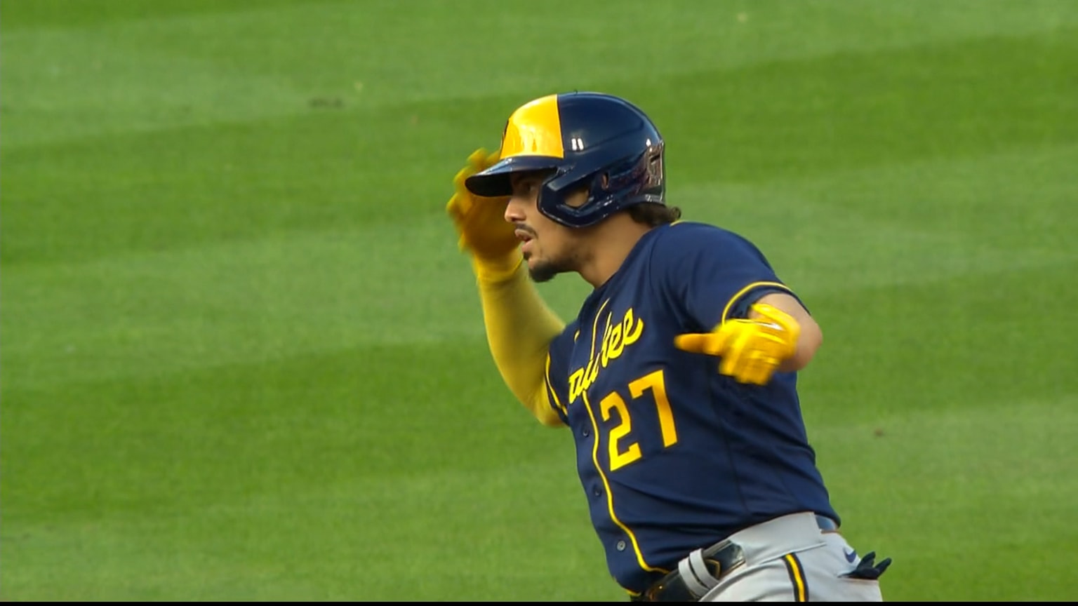 Willy Adames lines a RBI double to right-center field | 05/16/2023 | Milwaukee Brewers