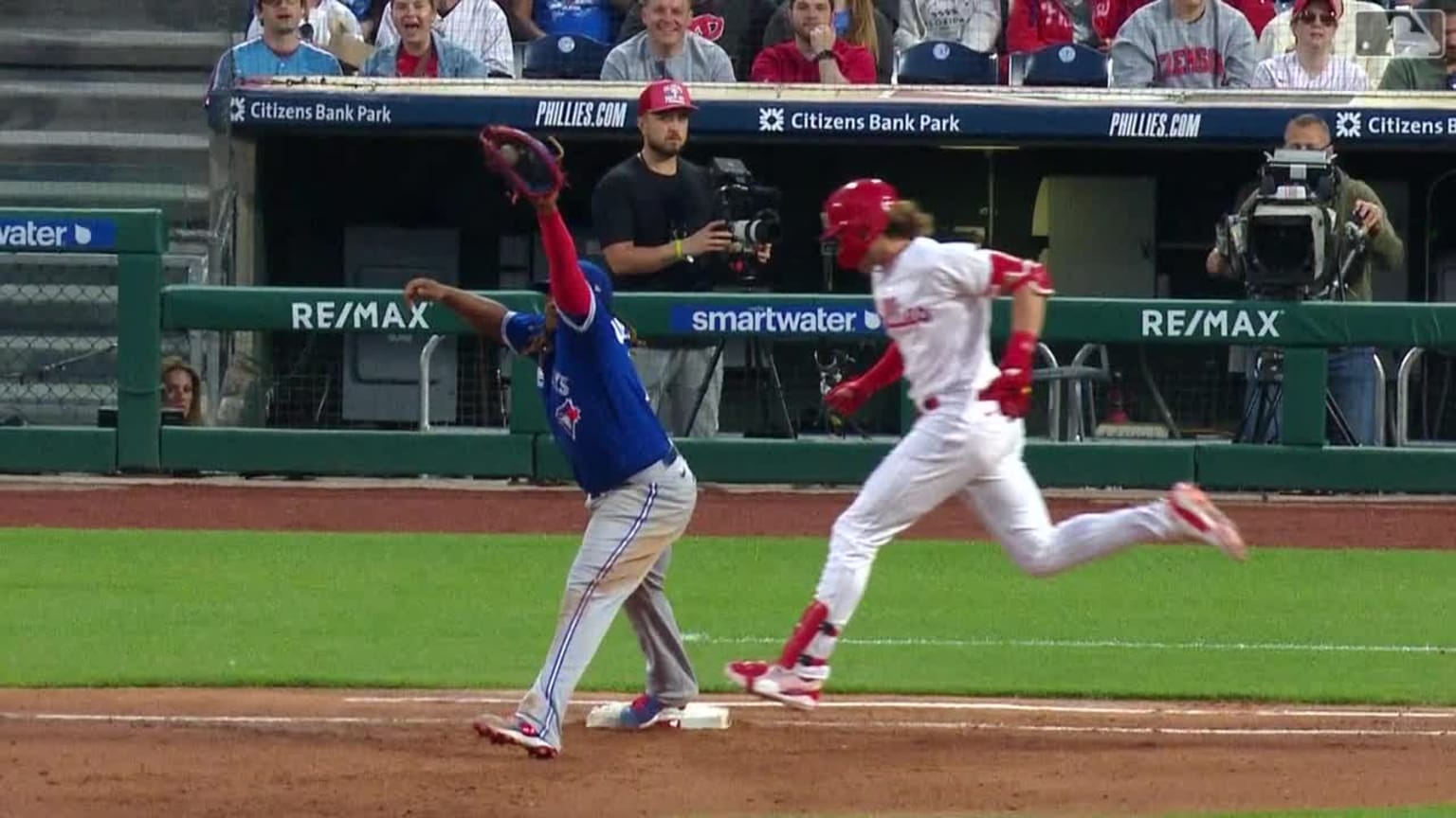 Toronto challenges play at 1st and call is overturned | 05/09/2023 ...