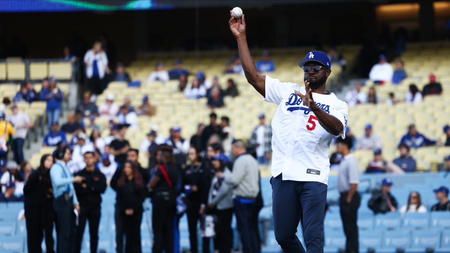 Reggie Bush throws out first pitch | 05/17/2024 | Los Angeles Dodgers