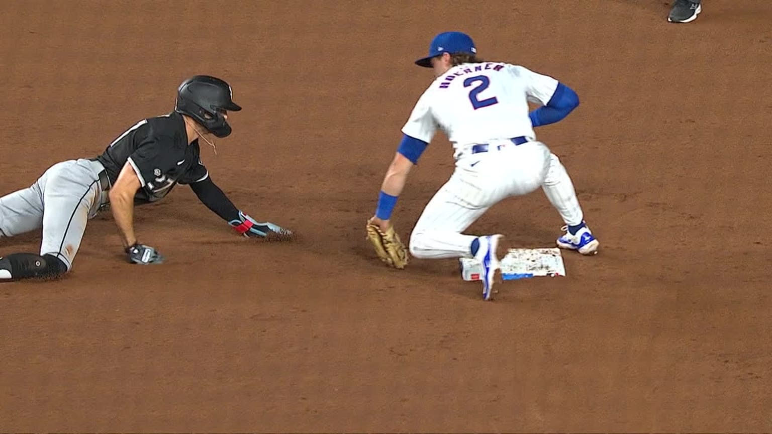 Héctor Neris picks off Duke Ellis after review | 06/04/2024 | Chicago Cubs