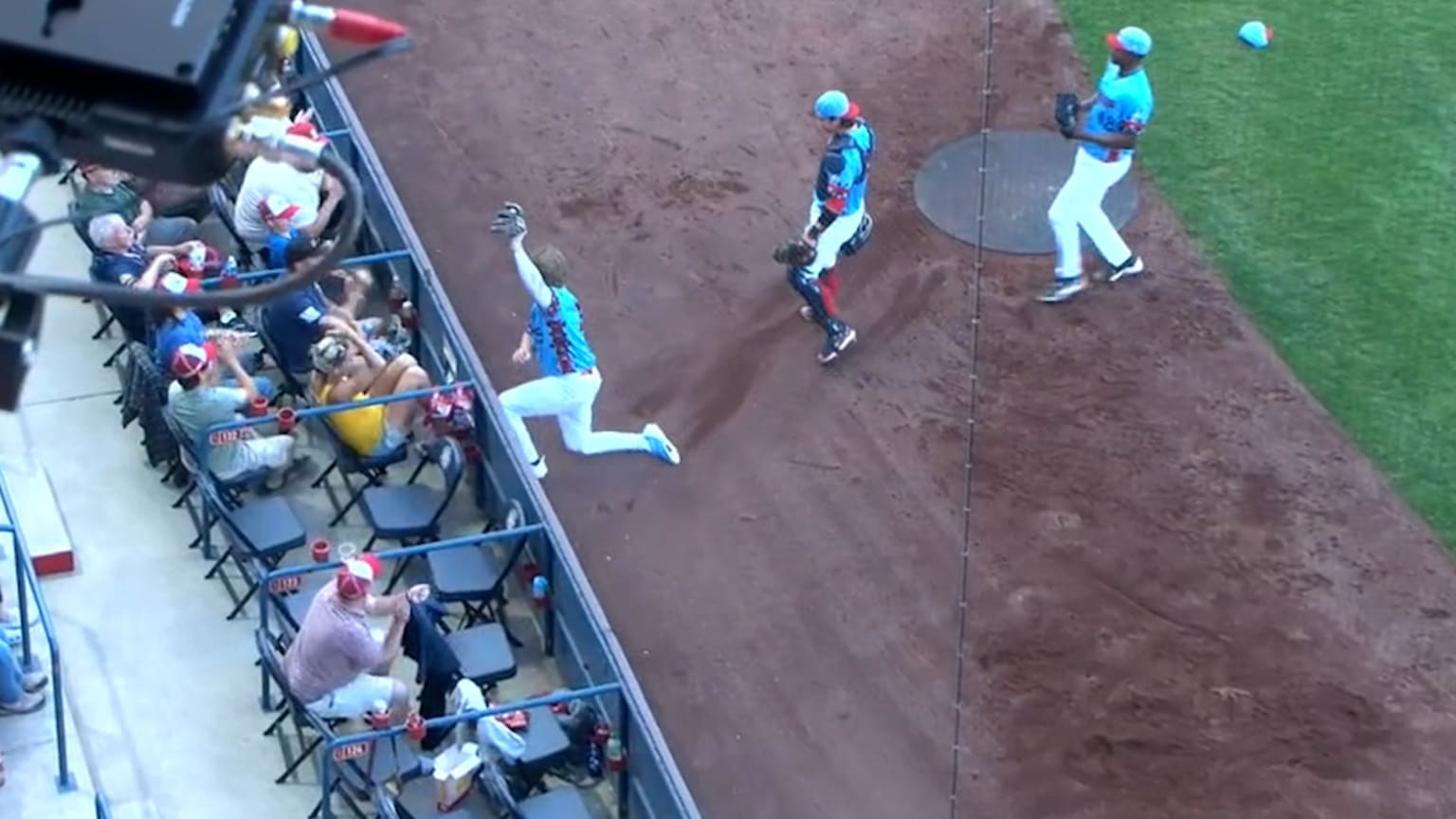 Ethan Hedges' WILD grab in foul territory | 06/18/2026 | New York Mets