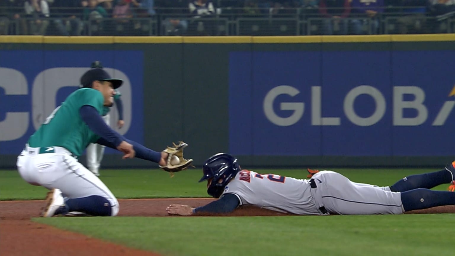 Cal Raleigh catches Chas McCormick stealing second | 09/25/2023 ...