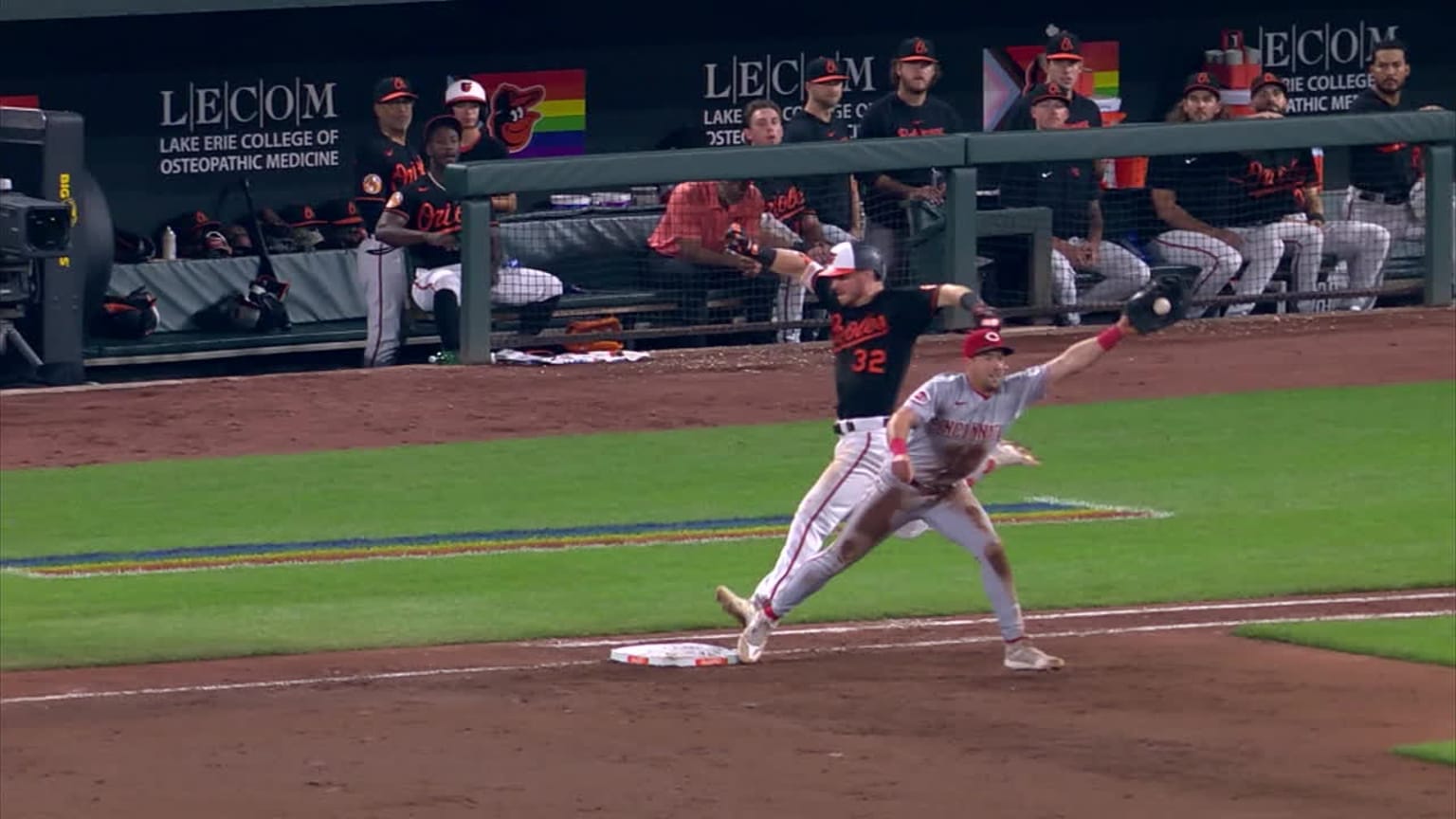 Steer nabs O'Hearn at first after overturned call | 06/28/2023 | Cincinnati Reds