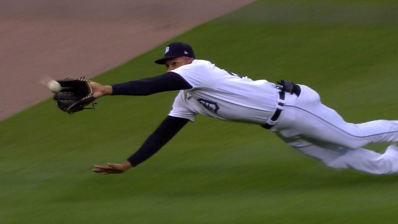 Victor Reyes' dives to make the grab in left field | 09/29/2022 | MLB.com