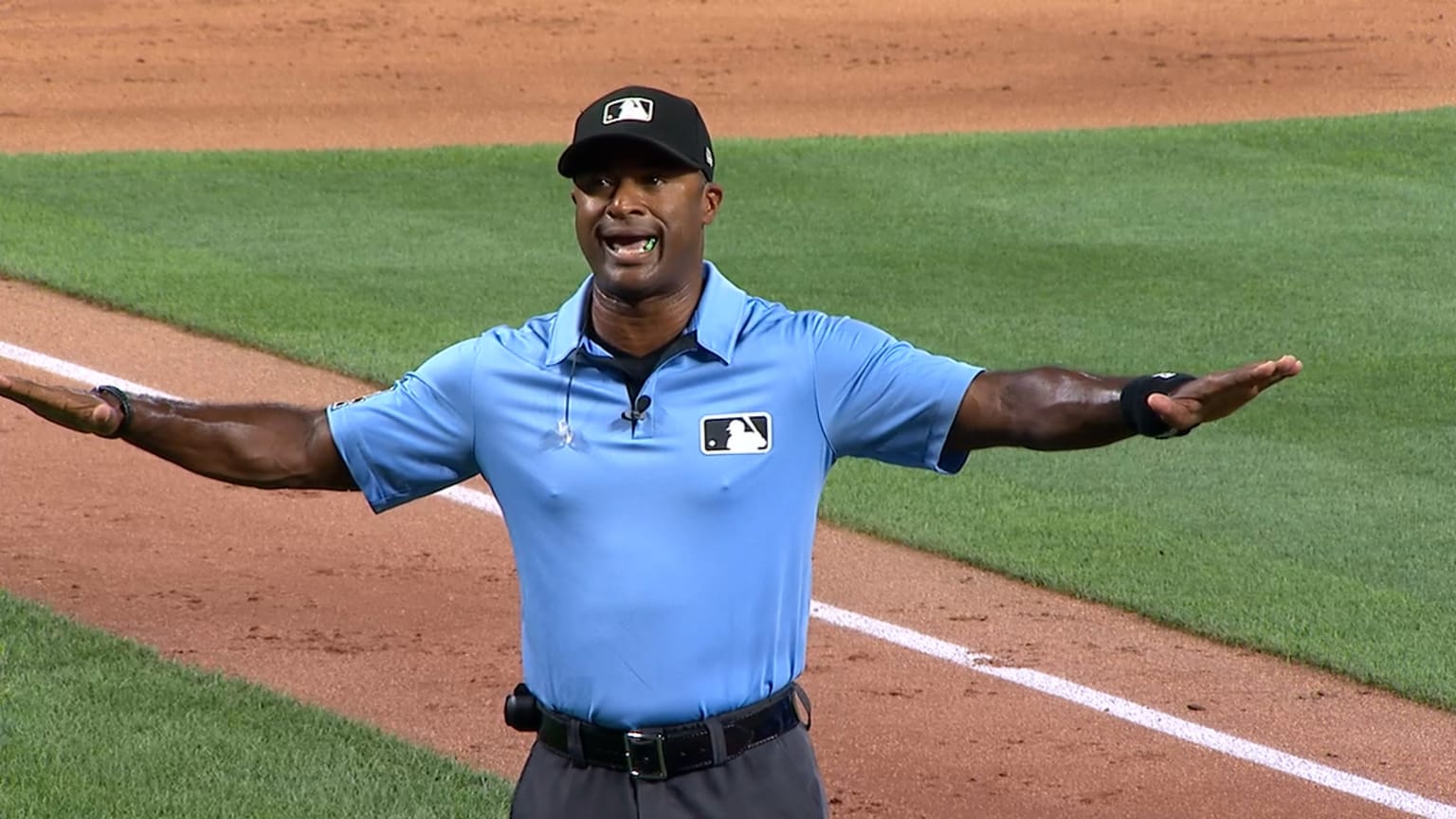 Witt Jr.'s home run ruled a double after review | 07/28/2023 | Kansas ...