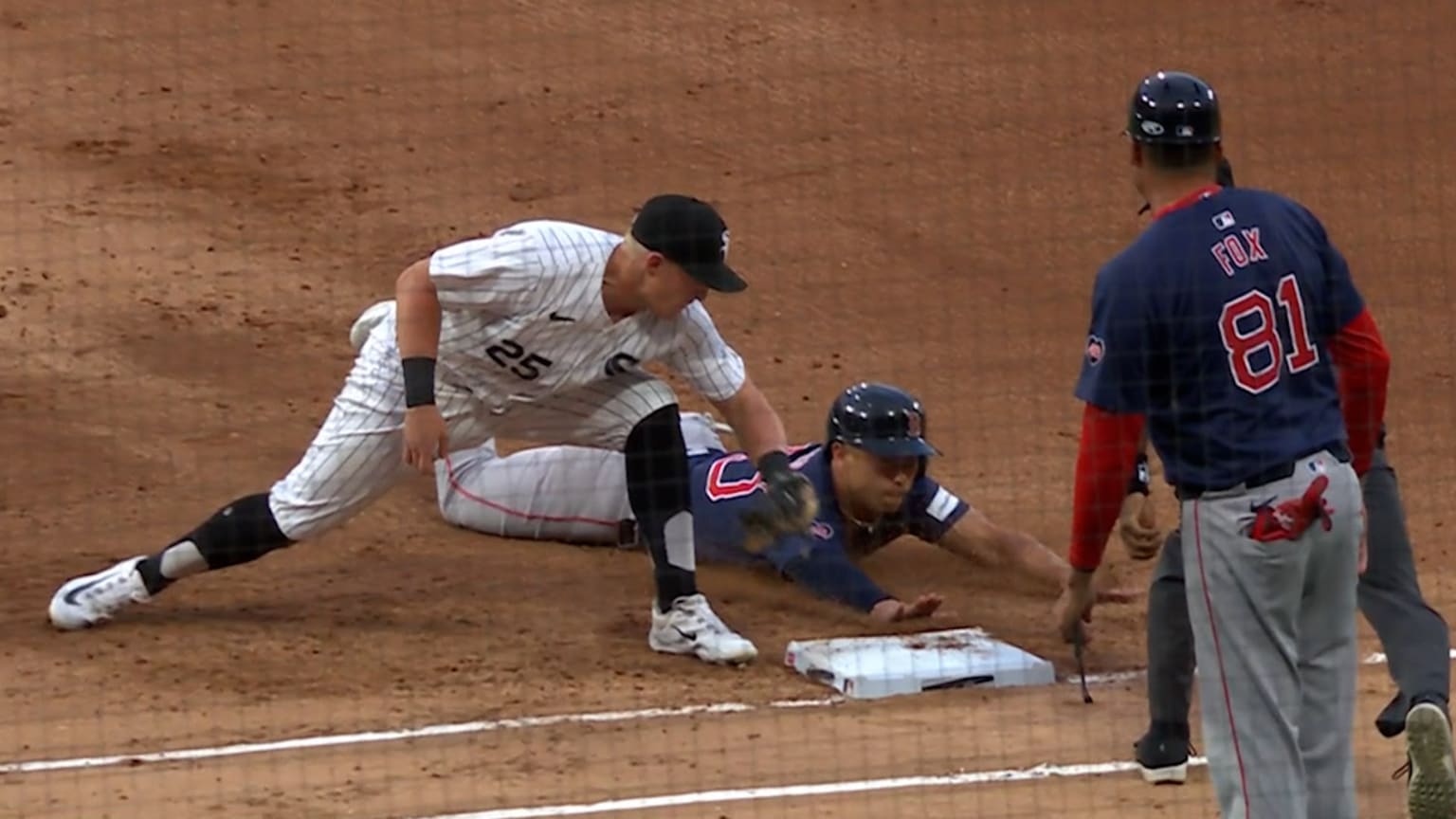 Lee picks off Refsnyder, call overturned | 06/07/2024 | San Francisco Giants