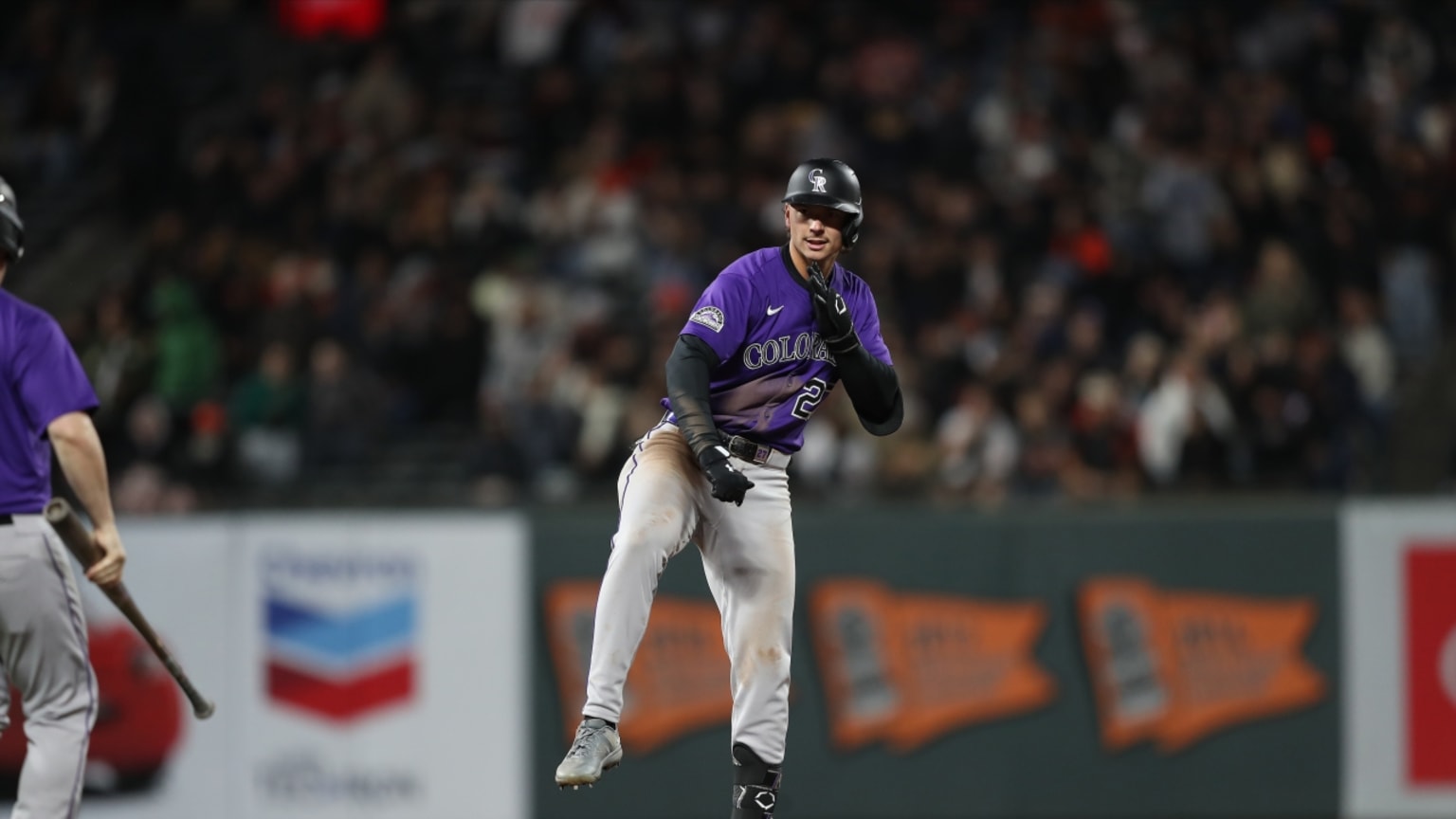 Jordan Beck empata con un doble | 01/05/2025 | Los Rockies de Colorado