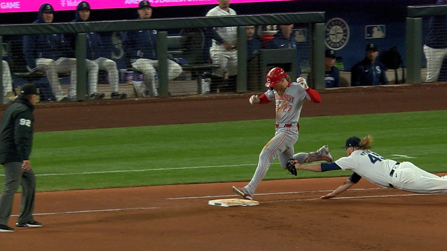 Jake Fraley is safe at first after review | 04/16/2024 | Seattle Mariners