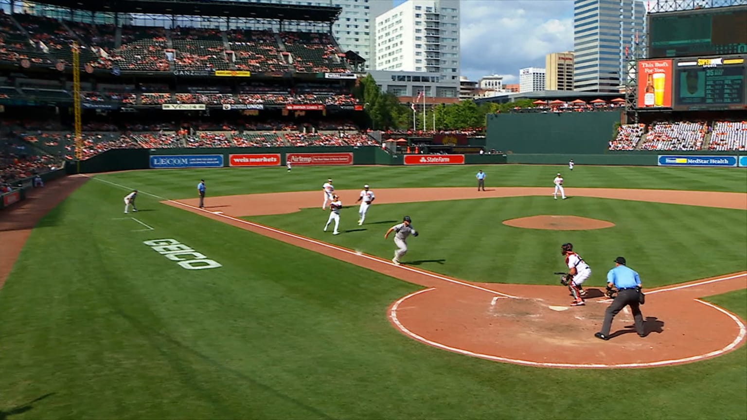 Elias Díaz hits a go-ahead RBI groundout in the 9th | 08/27/2023 ...