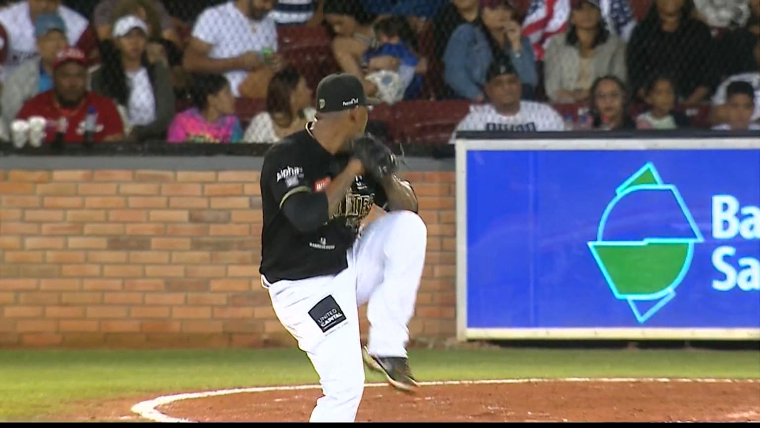 José Cisnero sale de apuros en la 6ta entrada | 13/12/2022 | Los Tigers ...