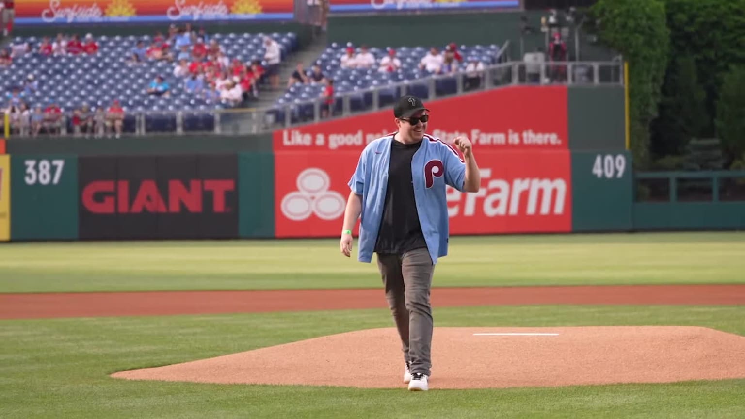 Shane Gillis throws out first pitch in Philadelphia | 05/22/2024 | MLB.com