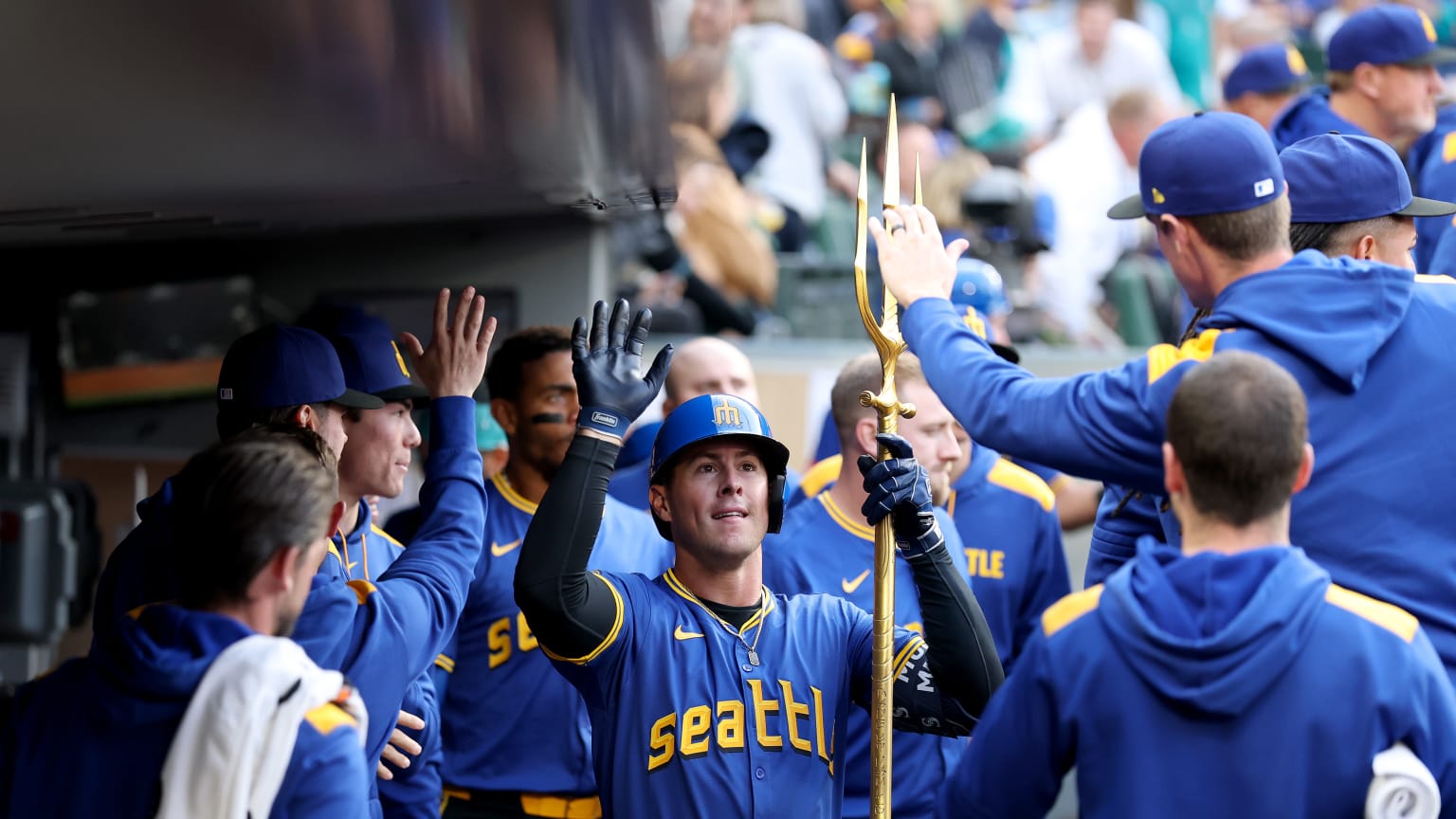 Dylan Moore's solo homer (6) | 04/25/2025 | Seattle Mariners