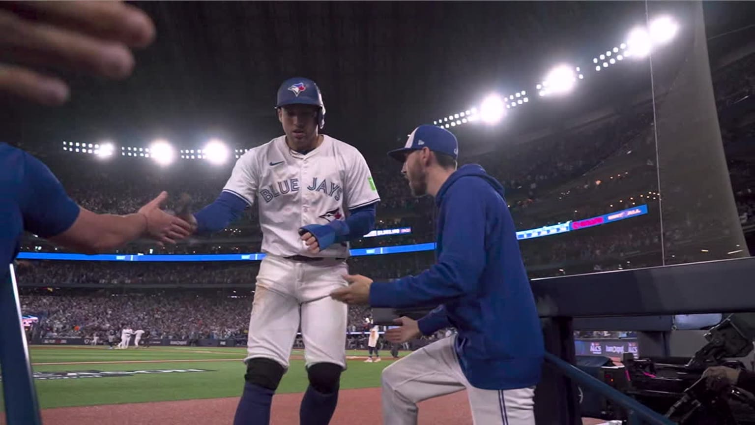 Daulton Varsho pega sencillo productor | 20/10/2025 | Lasmayores.com