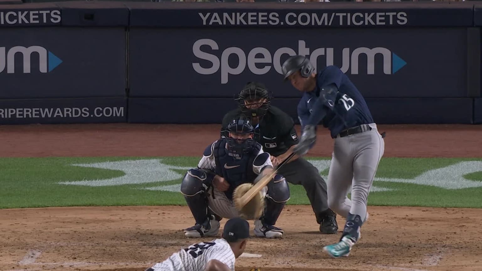 Dylan Moore lines a solo homer in the 8th | 06/21/2023 | Seattle Mariners