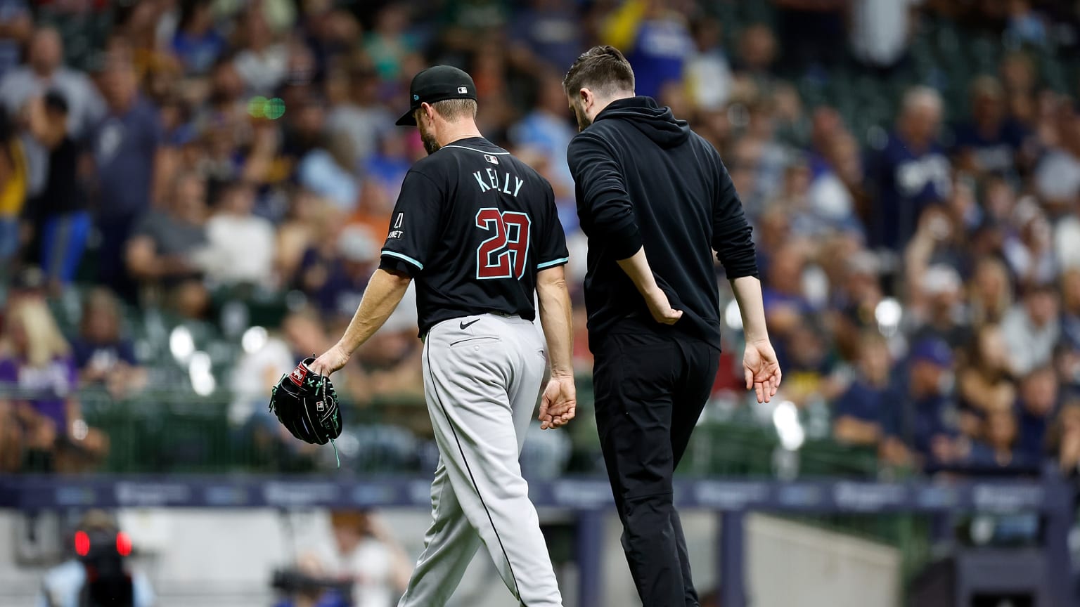 Merrill Kelly exits with right calf cramp | 09/21/2024 | Arizona ...