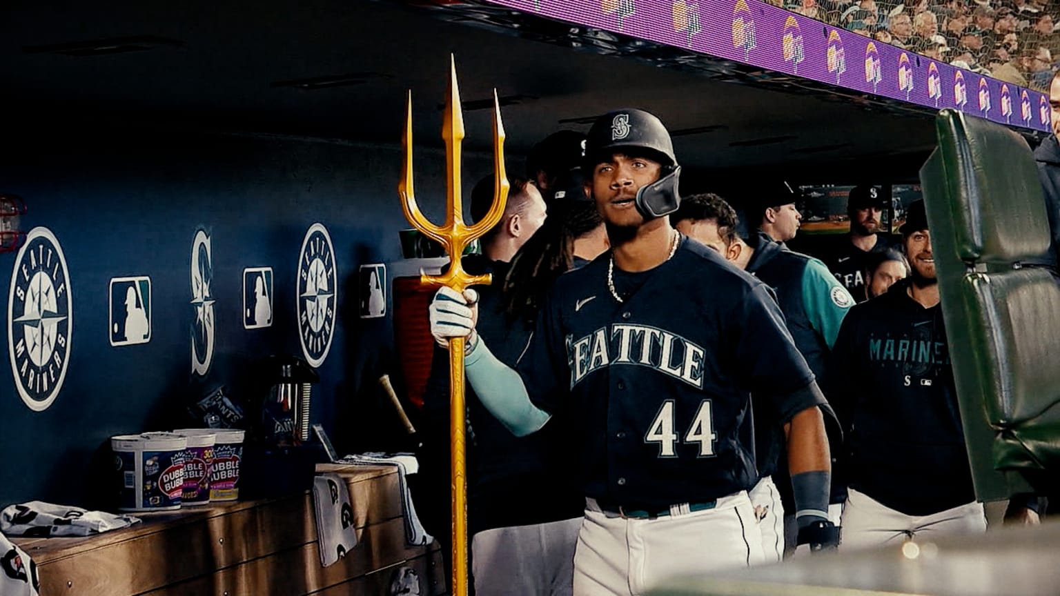 Mariners celebrate home runs with gold trident | 06/25/2023 | Seattle ...