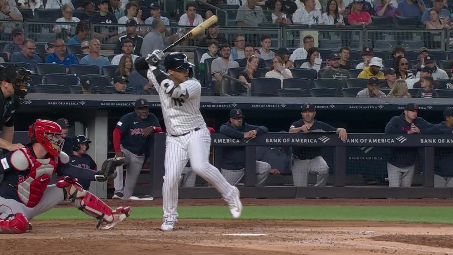 Gleyber Torres smacks a solo home run to right field | 06/10/2023 | New York Yankees