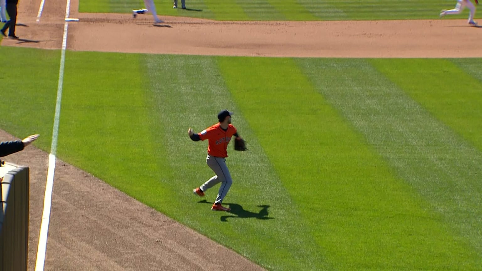 Cubs score on unconventional fielder's choice | 04/25/2024 | Chicago Cubs