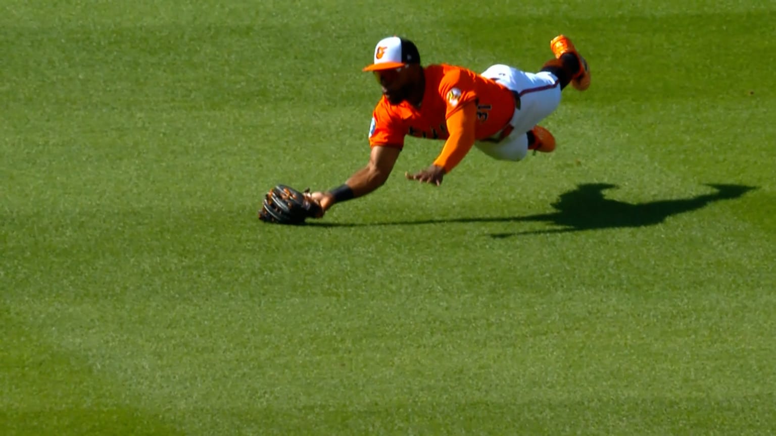 Cedric Mullins' incredible diving catch | 06/15/2024 | MLB.com