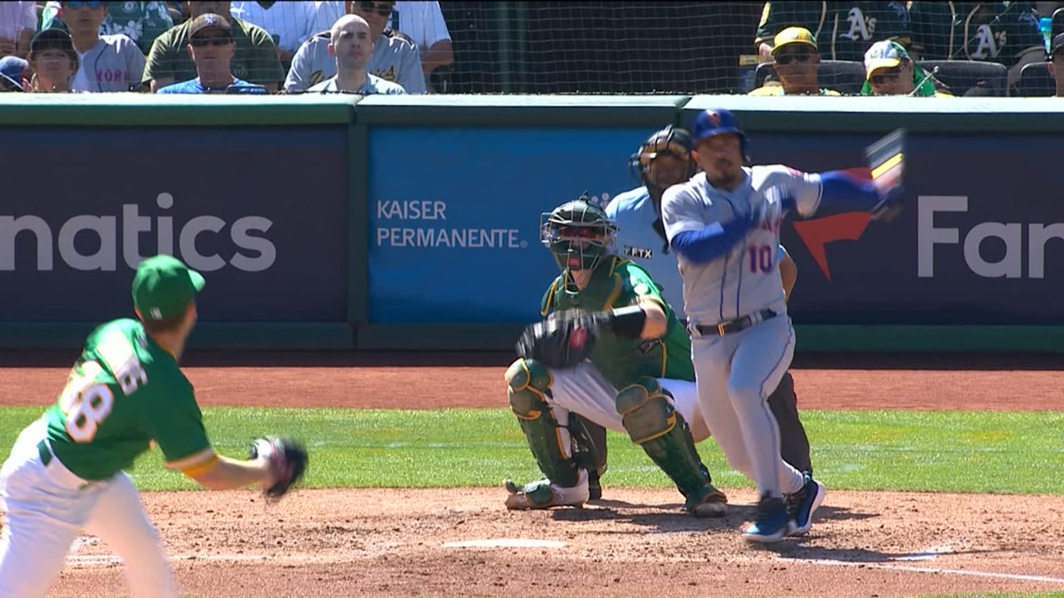 Escobar lifts a two-run single to center field | 09/25/2022 | New York Mets