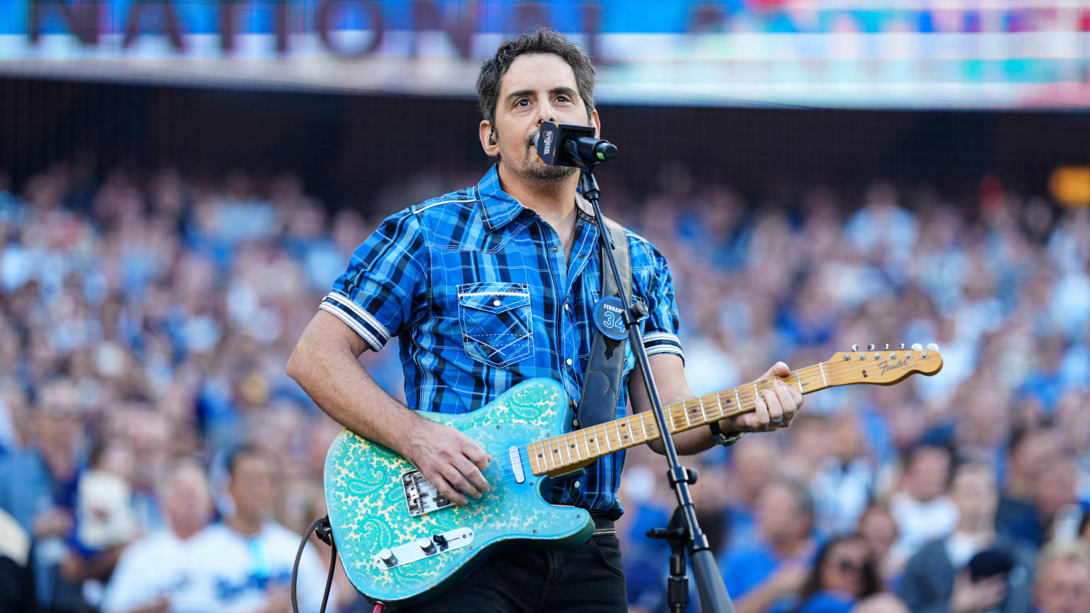 Brad Paisley performs the national anthem | 10/25/2024 | MLB.com