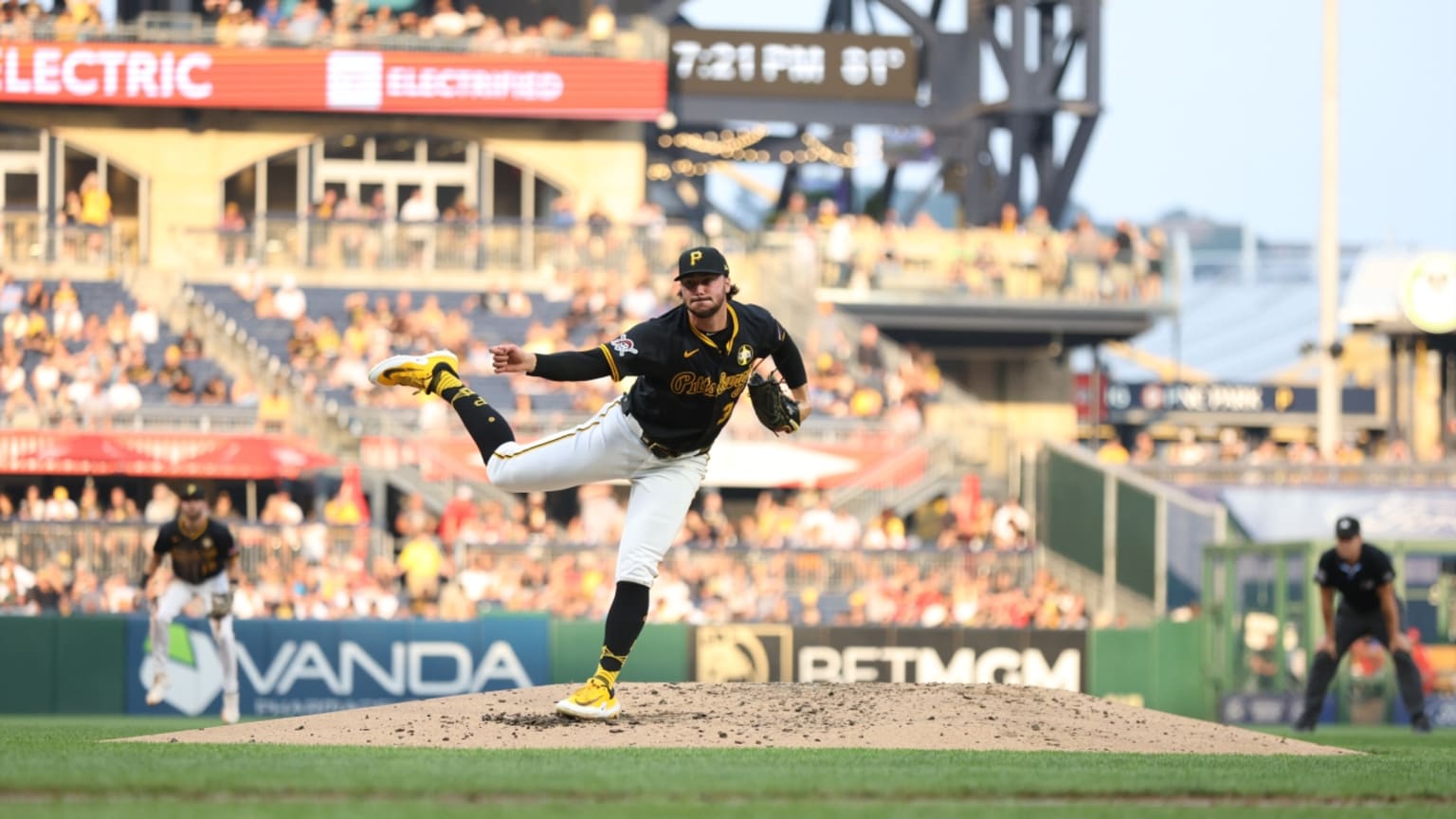 Paul Skenes freezes Gavin Lux | 08/07/2025 | Pittsburgh Pirates