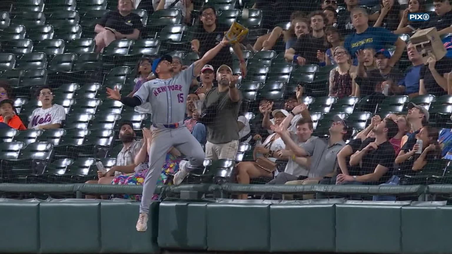 Taylor's catch is confirmed after review | 08/30/2024 | New York Mets