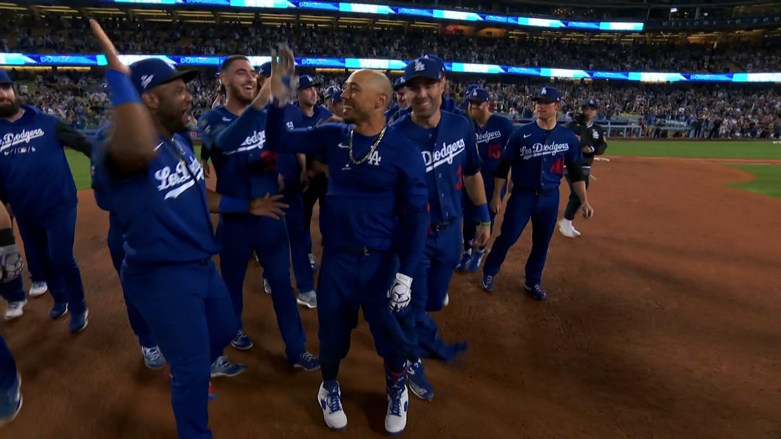 Mookie Betts' walk-off single | 09/22/2022 | Los Angeles Dodgers