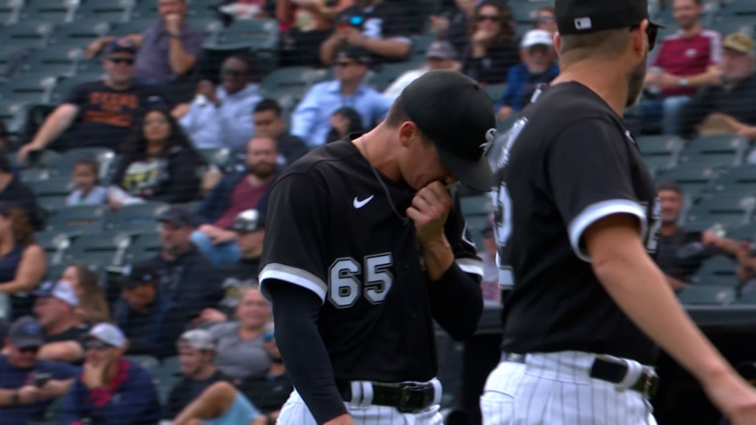 Davis Martin leaves game with right biceps soreness | 10/05/2022 ...