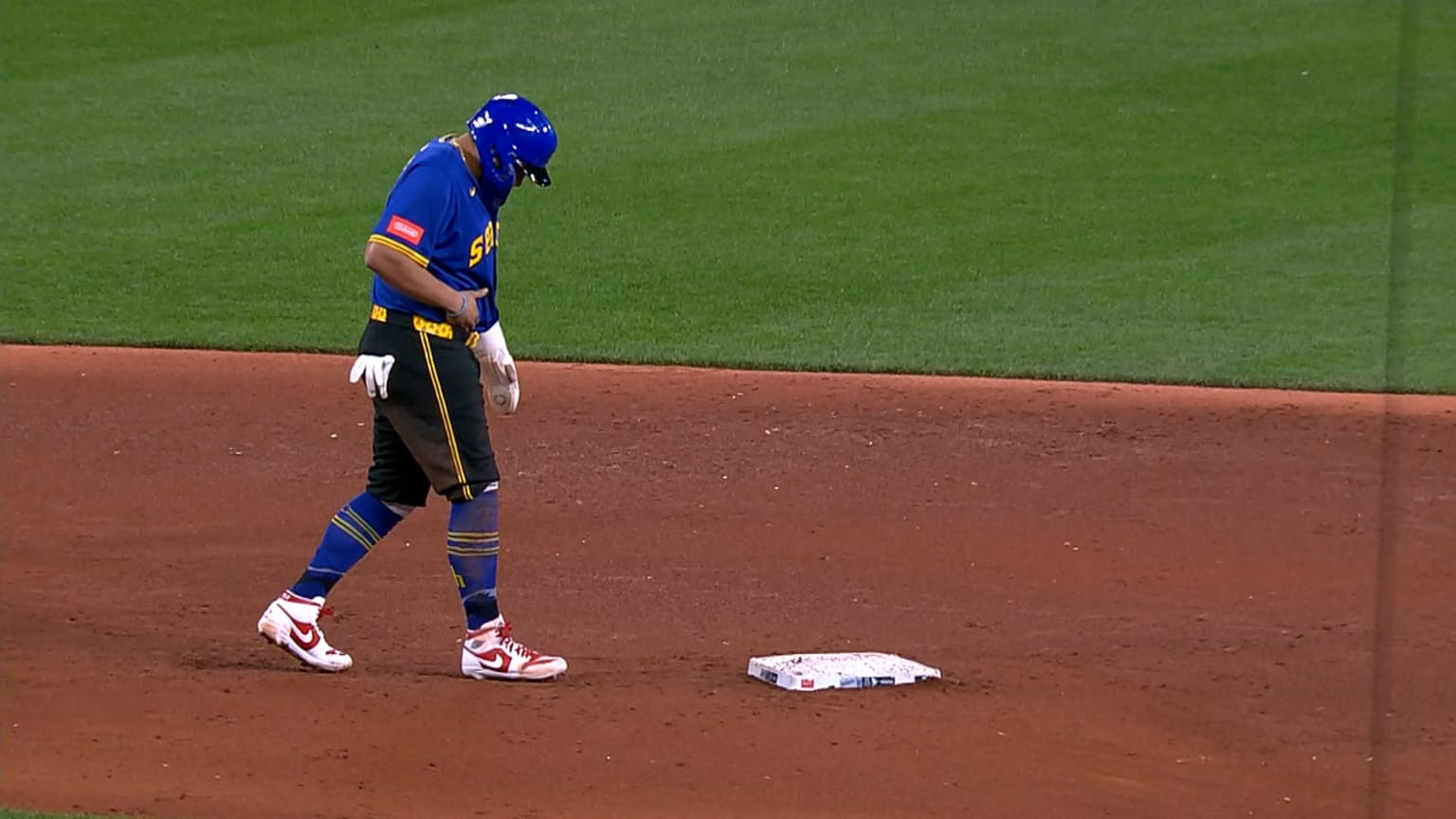 Josh Naylor exits the game with an injury | 09/26/2025 | MLB.com