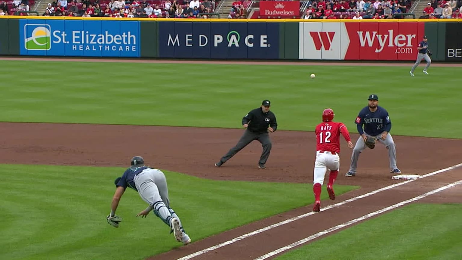Cal Raleigh's incredible shovel throw | 04/16/2025 | MLB.com