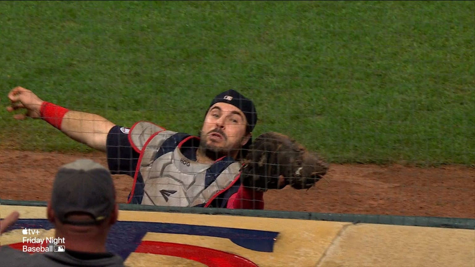 Hedges makes an nice catch in the dugout, call stands | 09/09/2022 ...