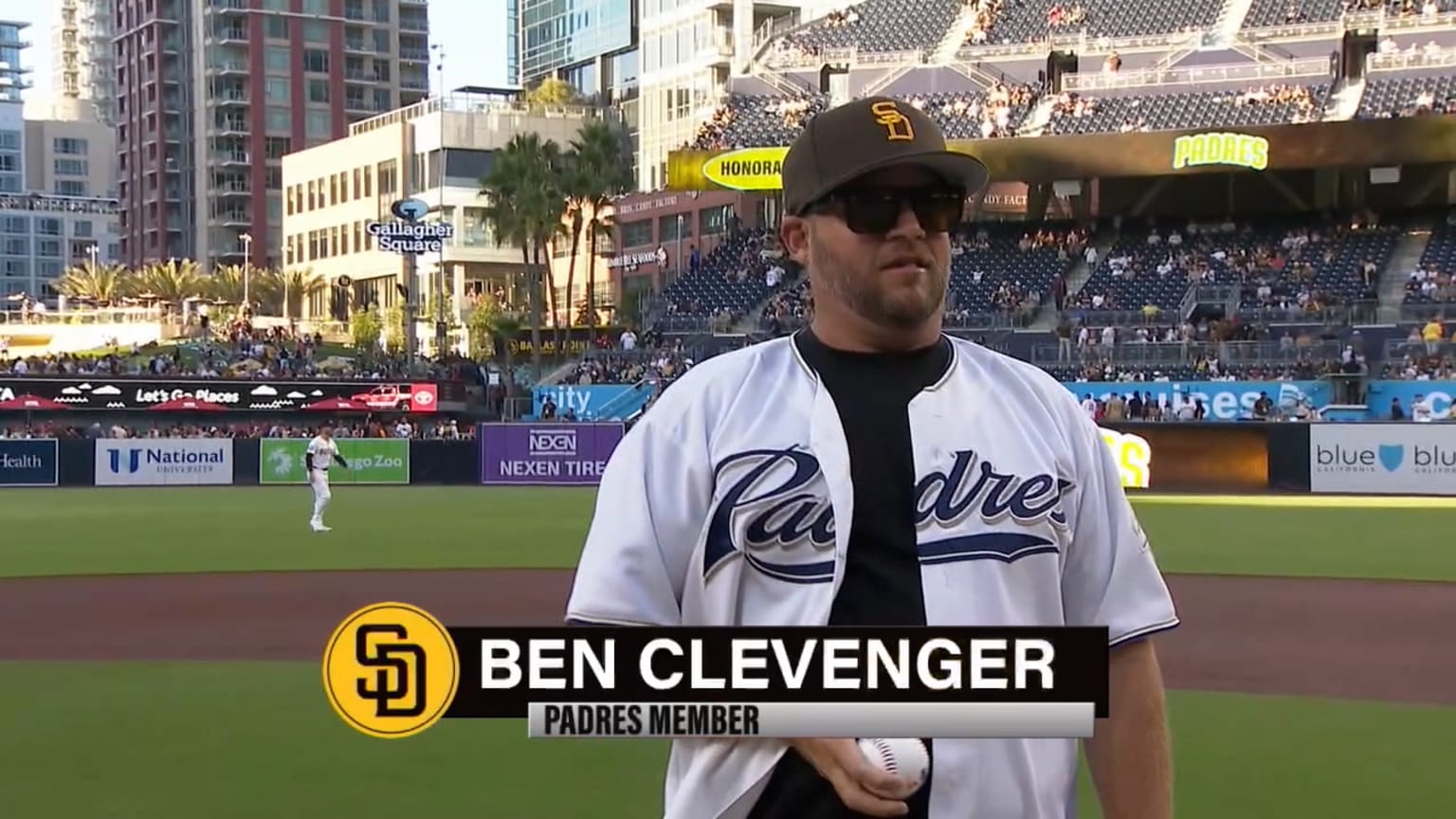 8/19/25 Honorary First Pitch - Clevenger | 19/08/2025 | Lasmayores.com