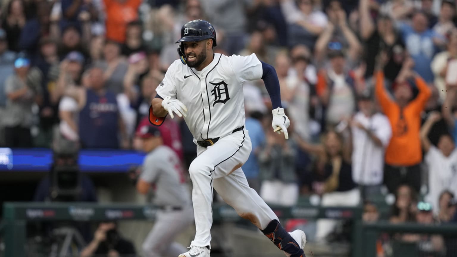 Riley Greene hits a three-run triple, scores on error | 06/11/2024 ...