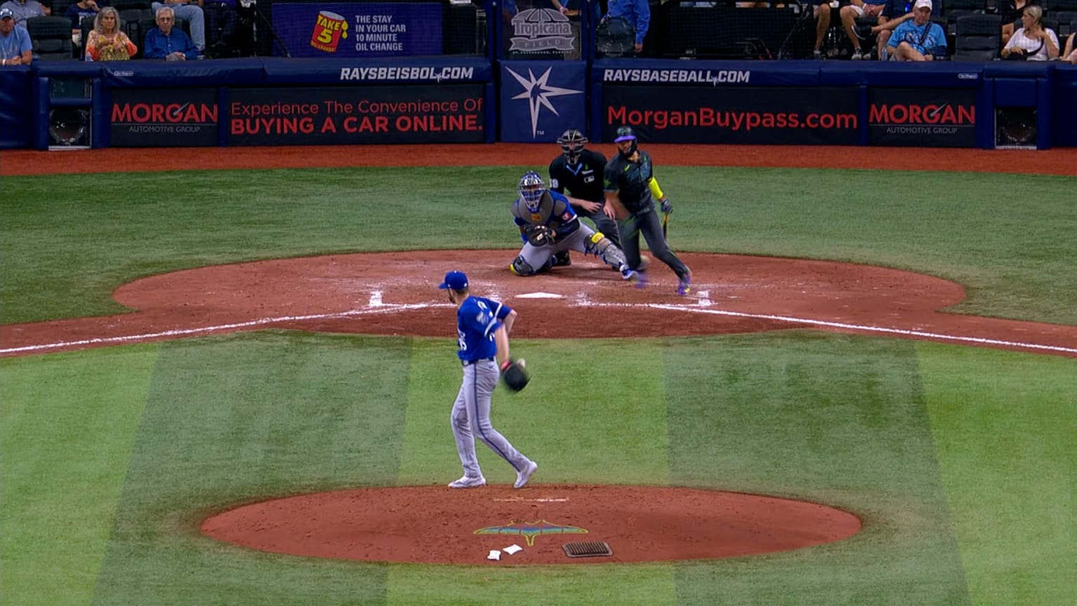 Chris Stratton's behind-the-back snag | 05/25/2024 | Kansas City Royals