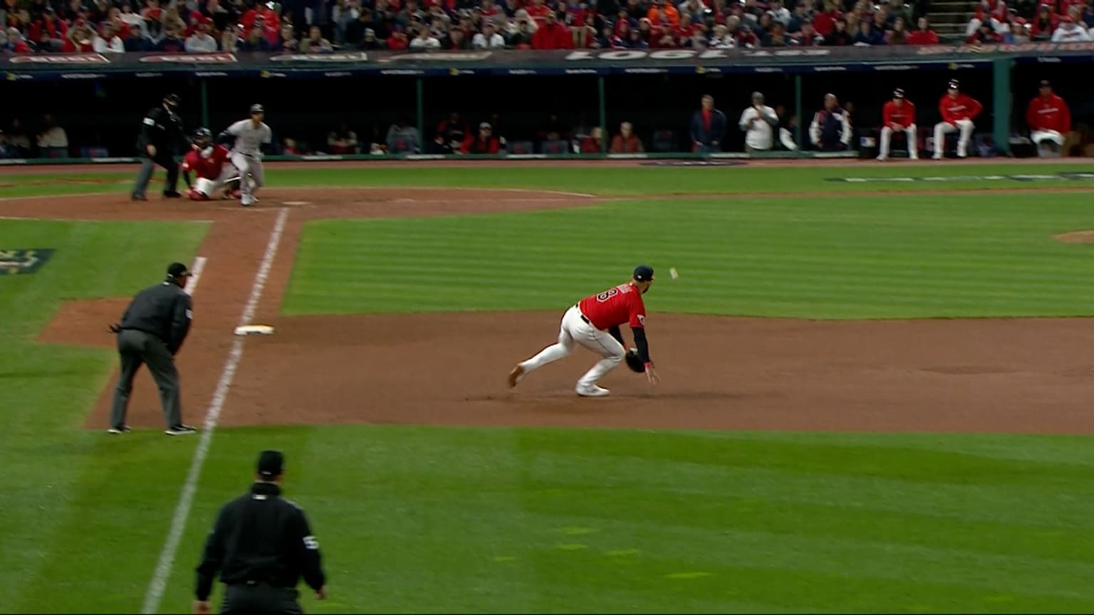 Gabriel Arias robs Hicks at first with diving stop | 10/16/2022 ...