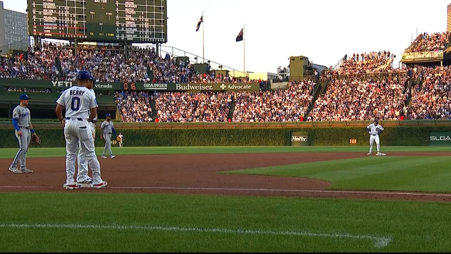Turner and Shaw combine for double steal | 07/22/2025 | Chicago Cubs