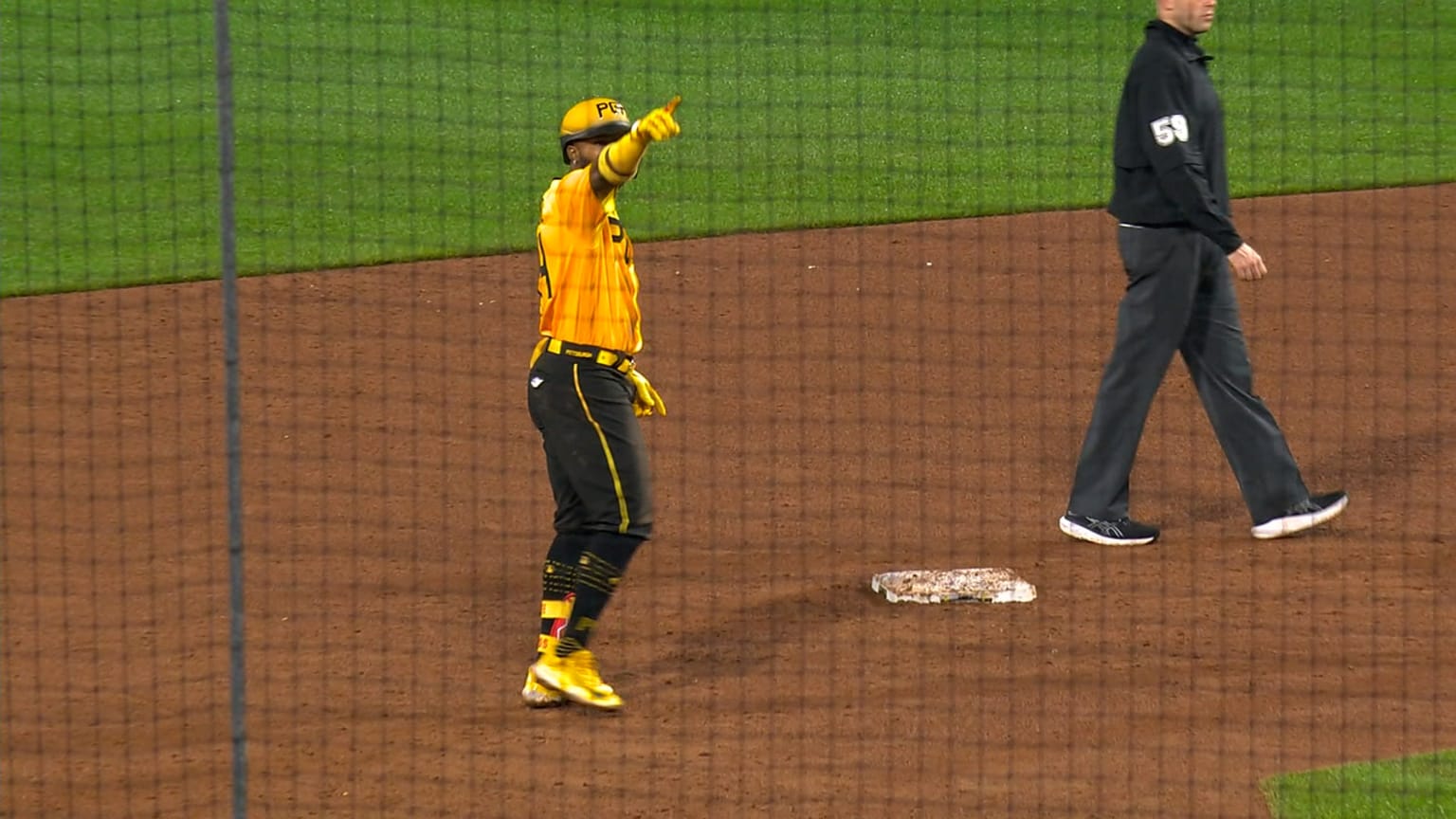 Rodolfo Castro's RBI single makes it 8-4 Pirates | 06/27/2023 ...