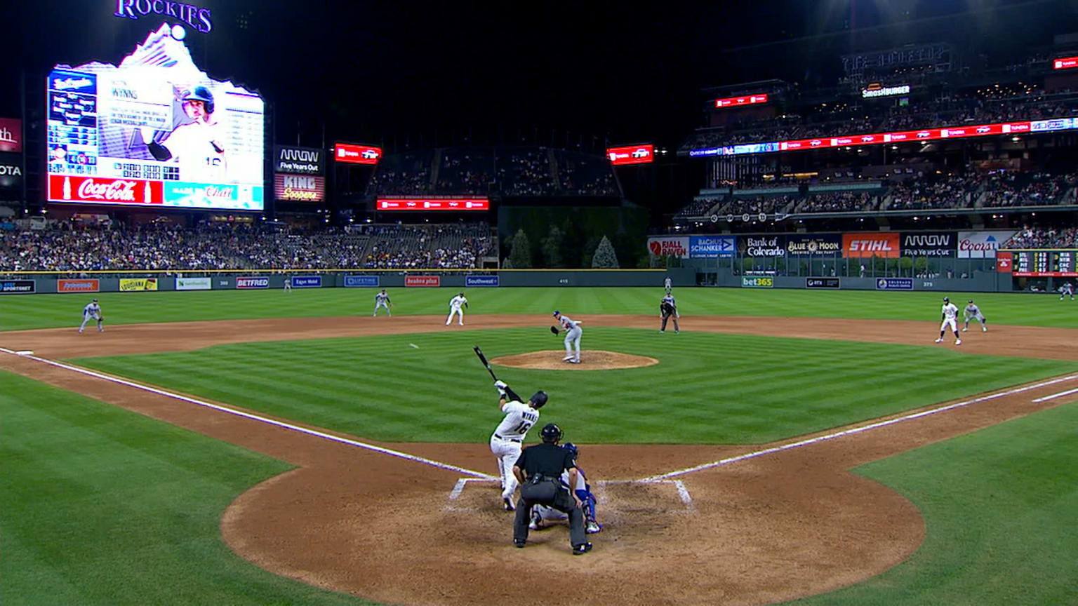 Austin Wynns hits an RBI single in the 7th inning | 09/28/2023 ...