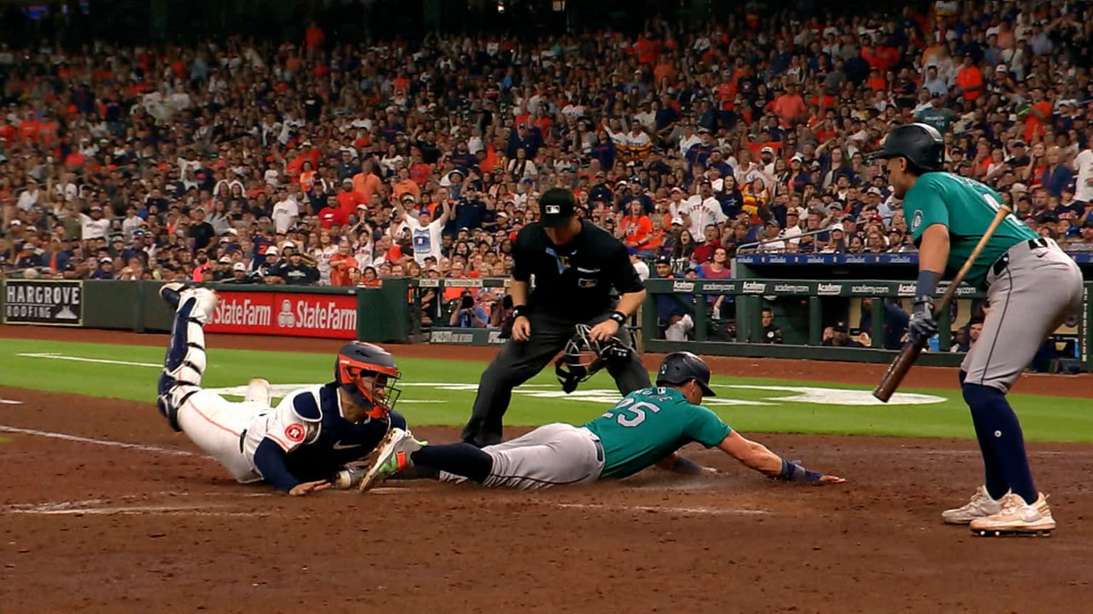 Luis Urías' game-tying single | 05/05/2024 | Seattle Mariners
