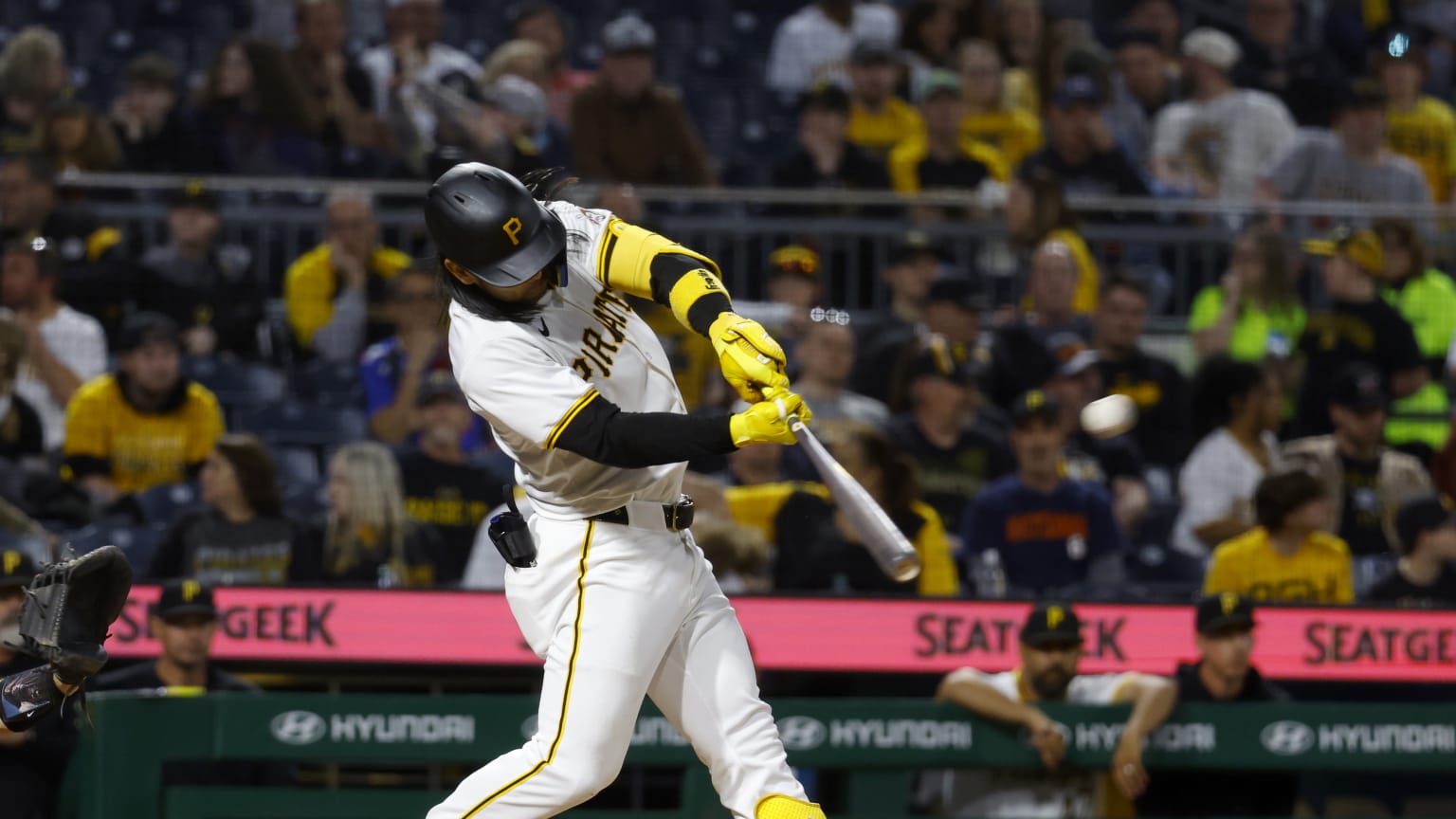 Connor Joe's RBI double | 04/08/2024 | Pittsburgh Pirates