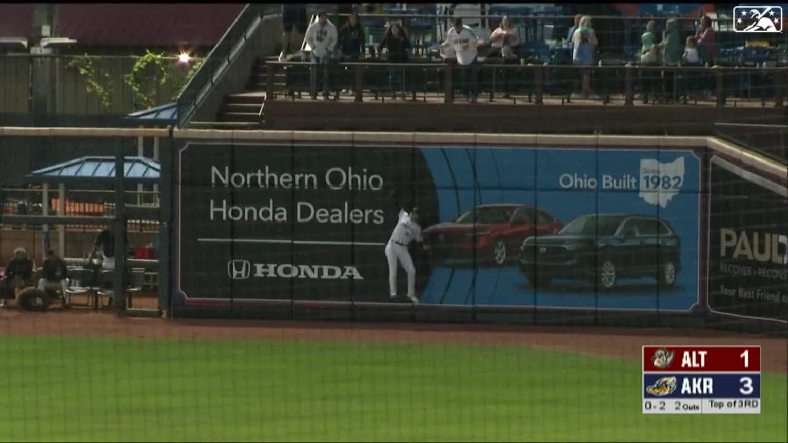 DeLauter jumps to make a catch on the warning track | 09/17/2023 | MLB.com