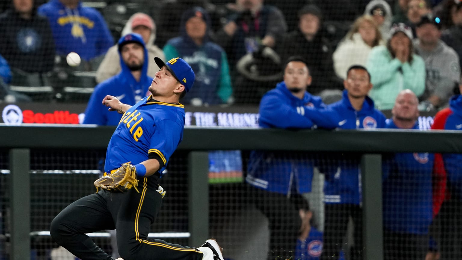 Luis Urías' sliding catch in foul territory | 04/12/2024 | Seattle Mariners
