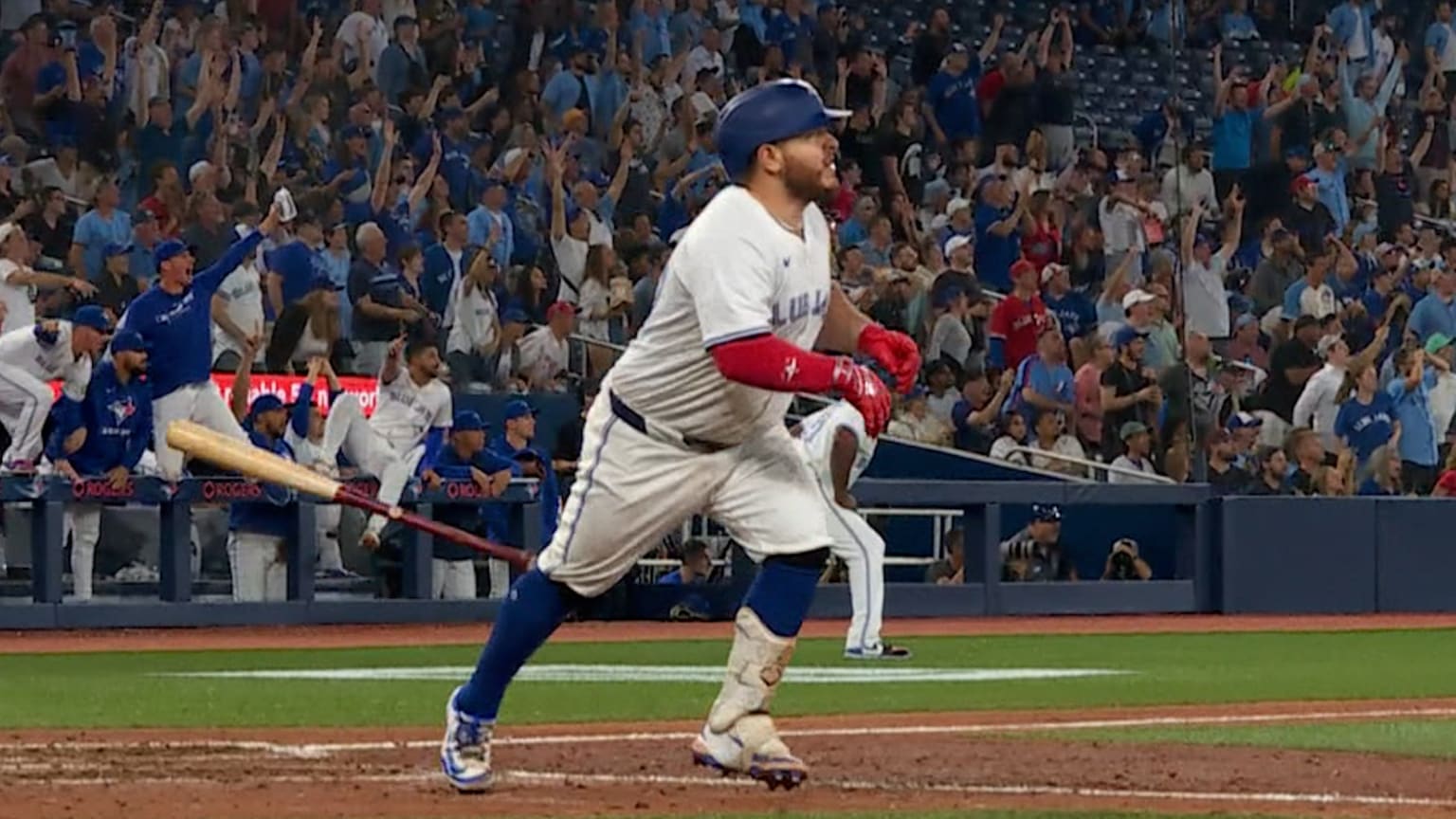 Alejandro Kirk define con hit en cierre del 9no | 04/06/2025 | Los Blue ...