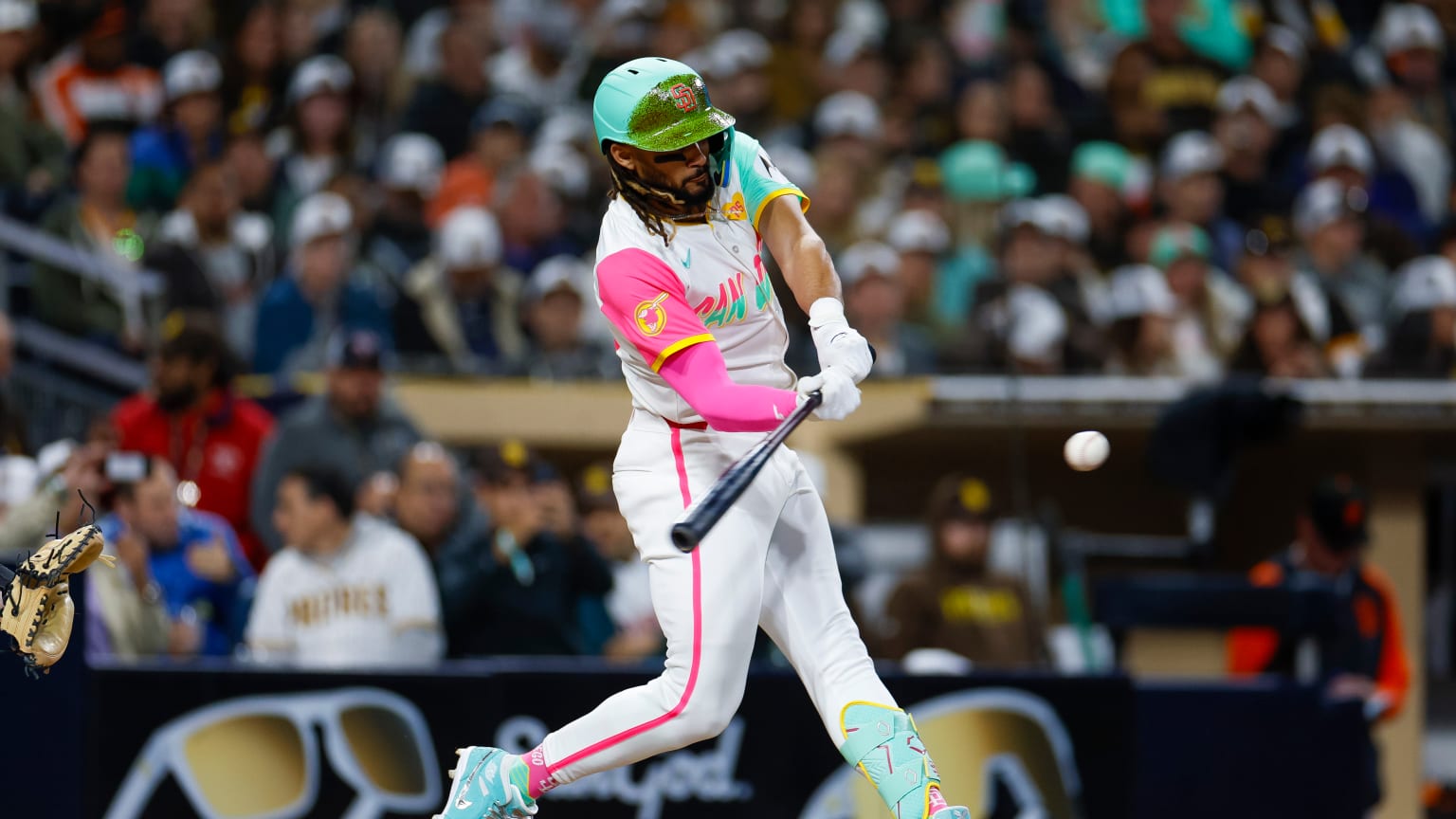 Fernando Tatis Jr. belts a solo homer (1) | 03/29/2024 | MLB.com